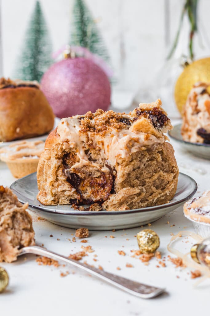 Mince Pie Cinnamon Rolls (Vegan One-Hour!) - Nourishing Amy